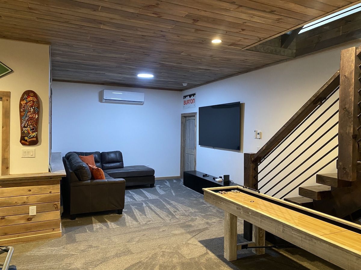 Camelback Ski House - Pocono Lodge Rentals