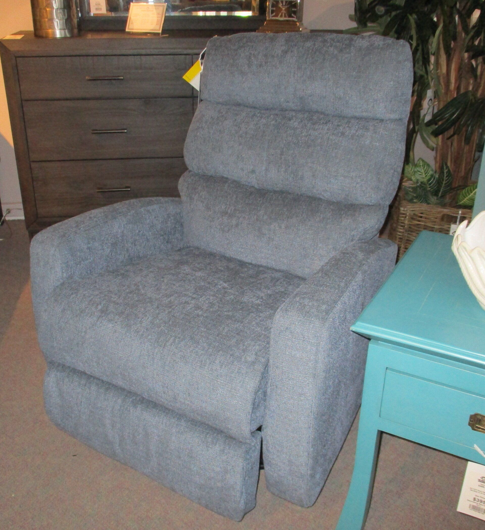 Sleepers and Chairs | Lahaina, HI | The Mind's Eye Interiors, Inc.