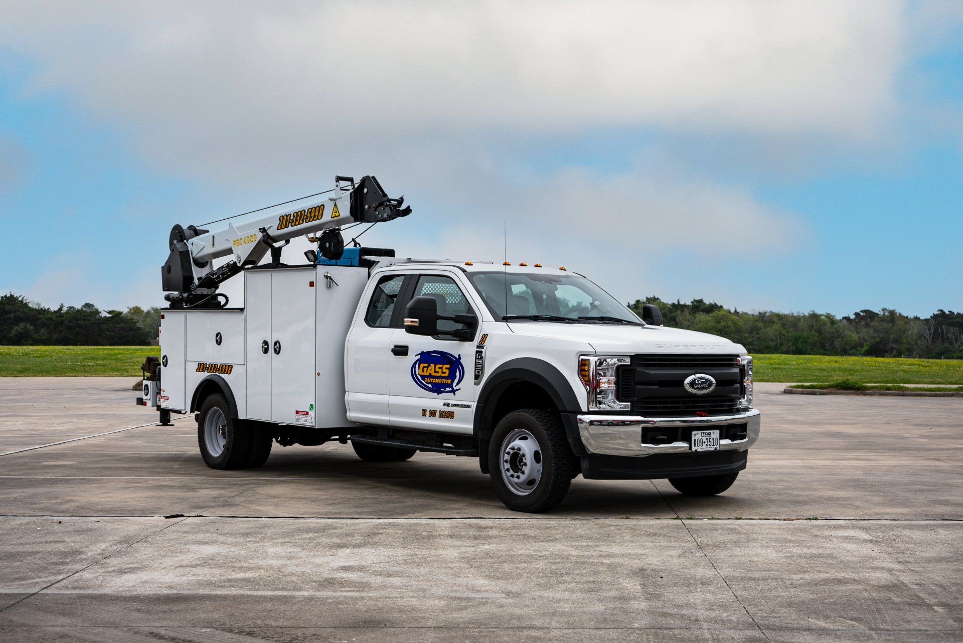 Service Trucks | 60 & 65-Ton Rotators | 20-Ton Rollback | 6-Ton Rollback