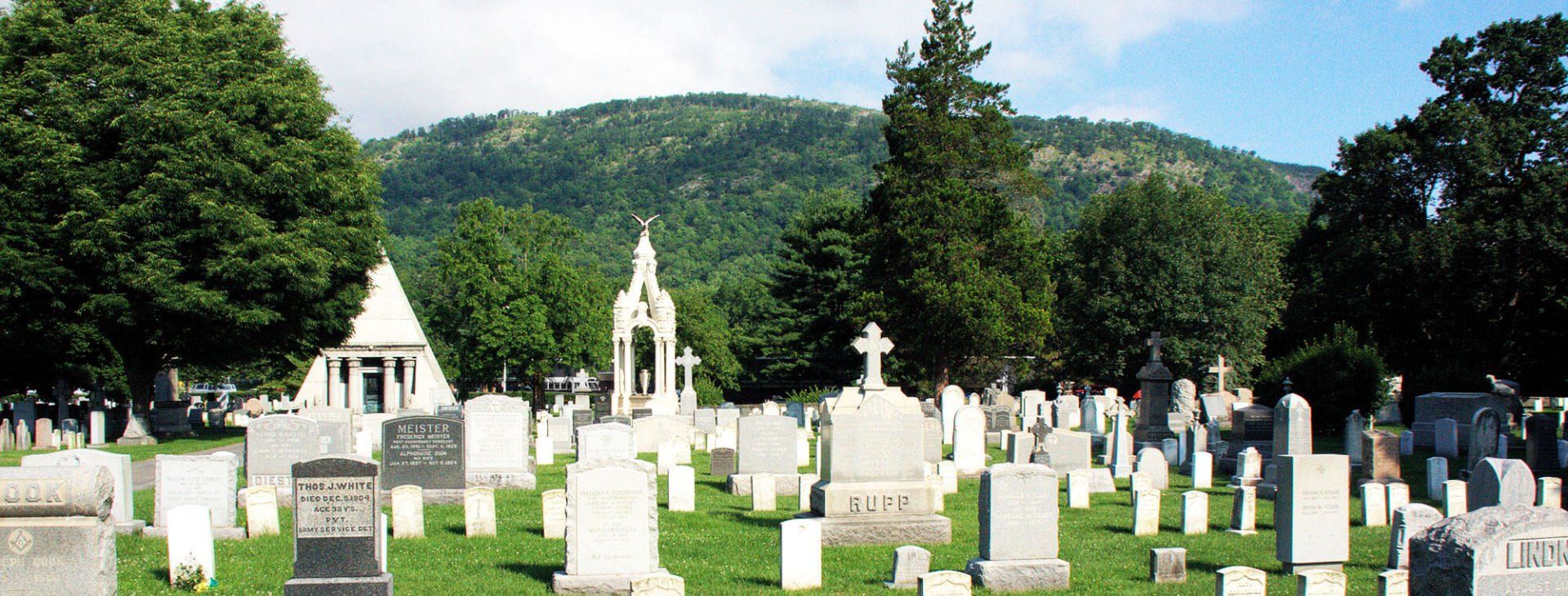 Granite Headstones and Monuments in Gananoque | Leeder Monuments