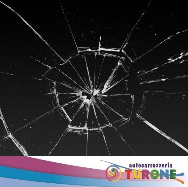 Vetro auto scheggiato: scopri se si può riparare