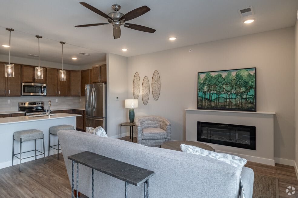 Gallery | The Landing at Legends | Champaign, IL