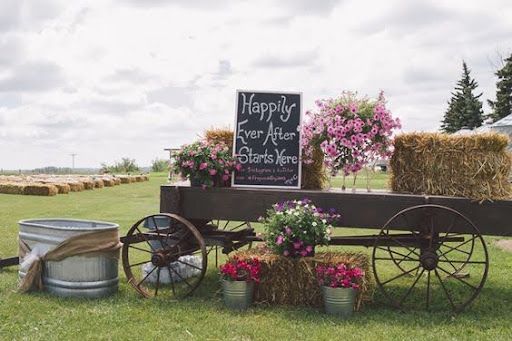 Rustic Farm Photo Booth Designs for Country Weddings