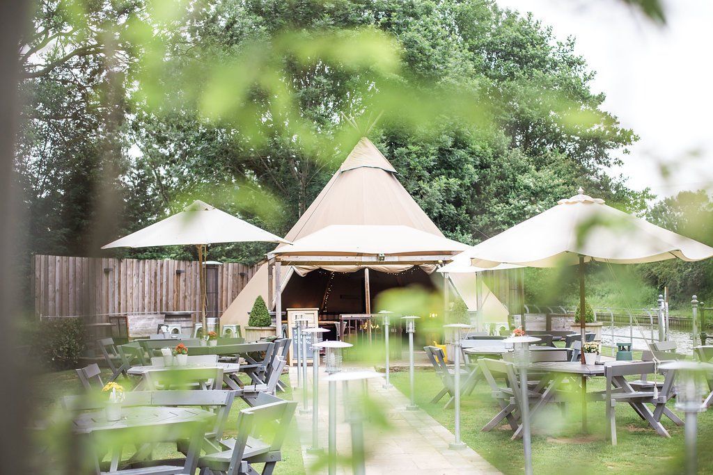 The Queens Head, Bromsgrove - Tepee - Lovely Pubs