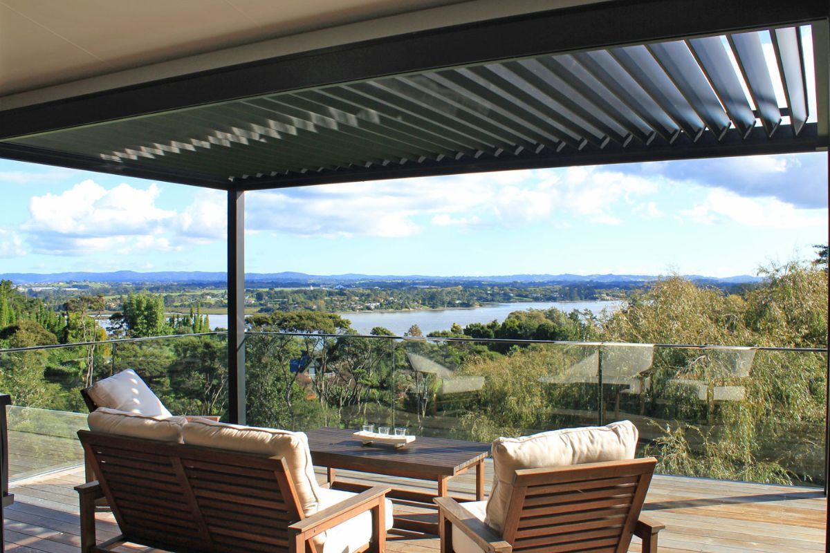 How a louvre roof keeps your outdoor area cool during peak summer heat