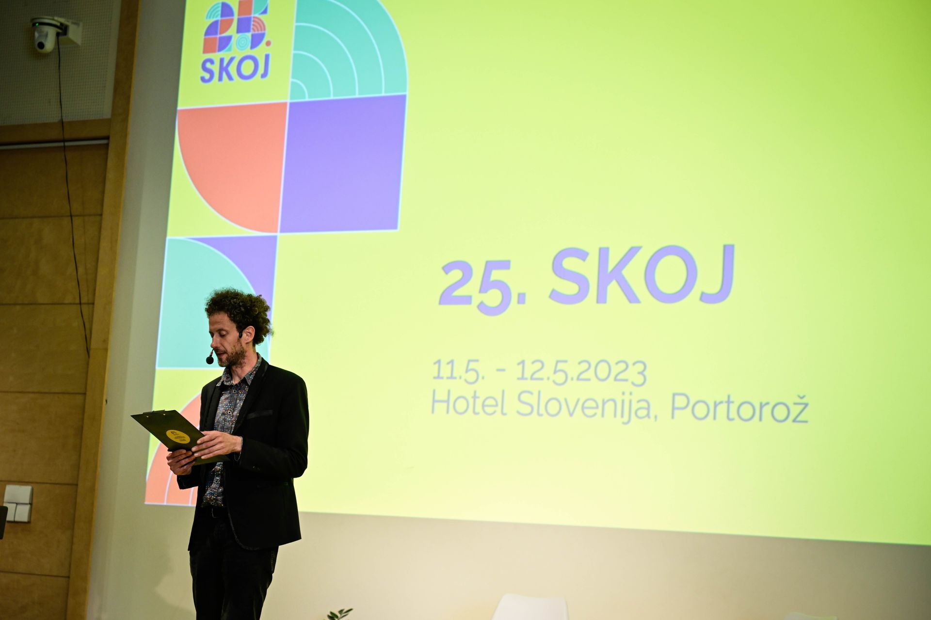 25. SKOJ: V vrtincu nepredvidljivosti