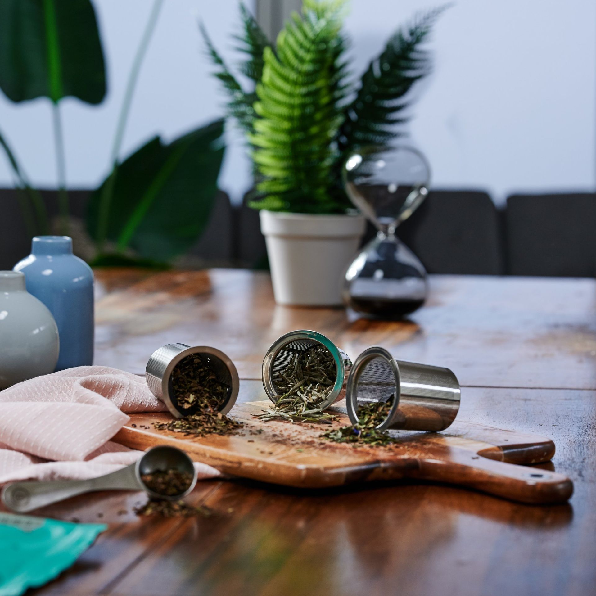 Tea Drop - Sự Khác Nhau Giữa Trà Thủ Công Và Trà Công Nghiệp