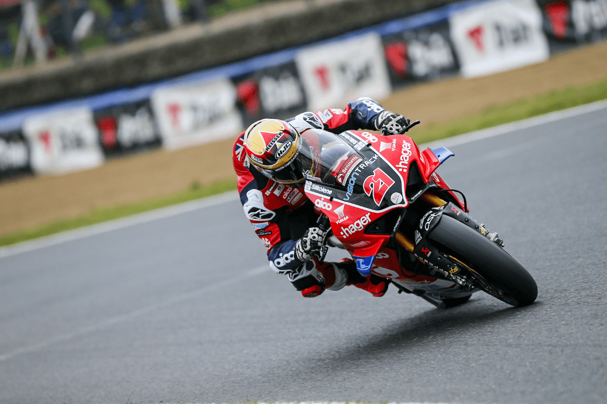 Brands Podium Keeps Iddon’s Title Hopes Alive