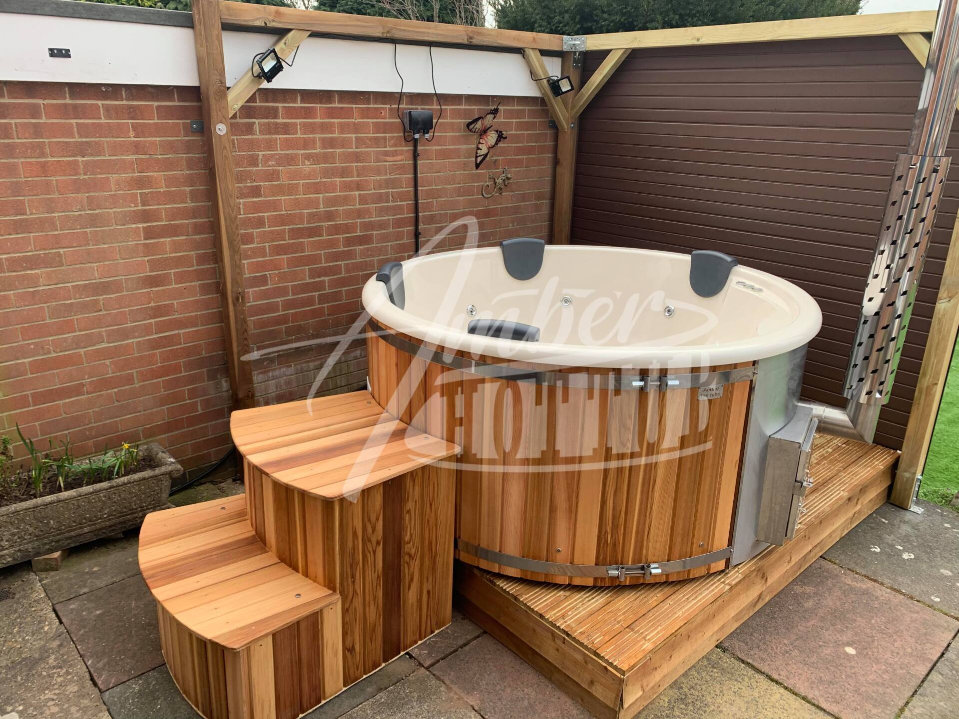 Hot tubs | Saunas | Camping pods | Garden houses | Amber Hot Tub