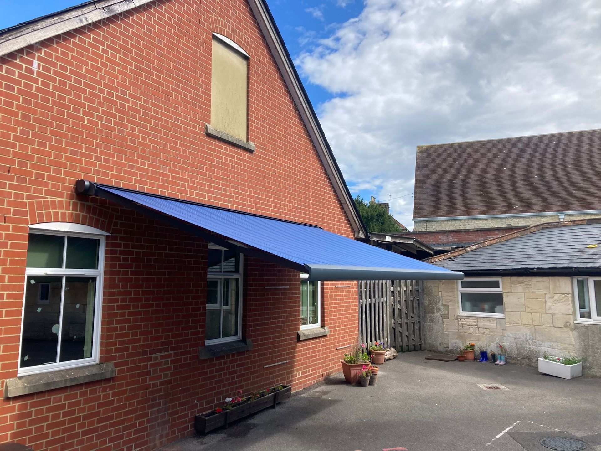 RA Solar Compact 4500: Eco-Friendly Retractable Awnings | UK