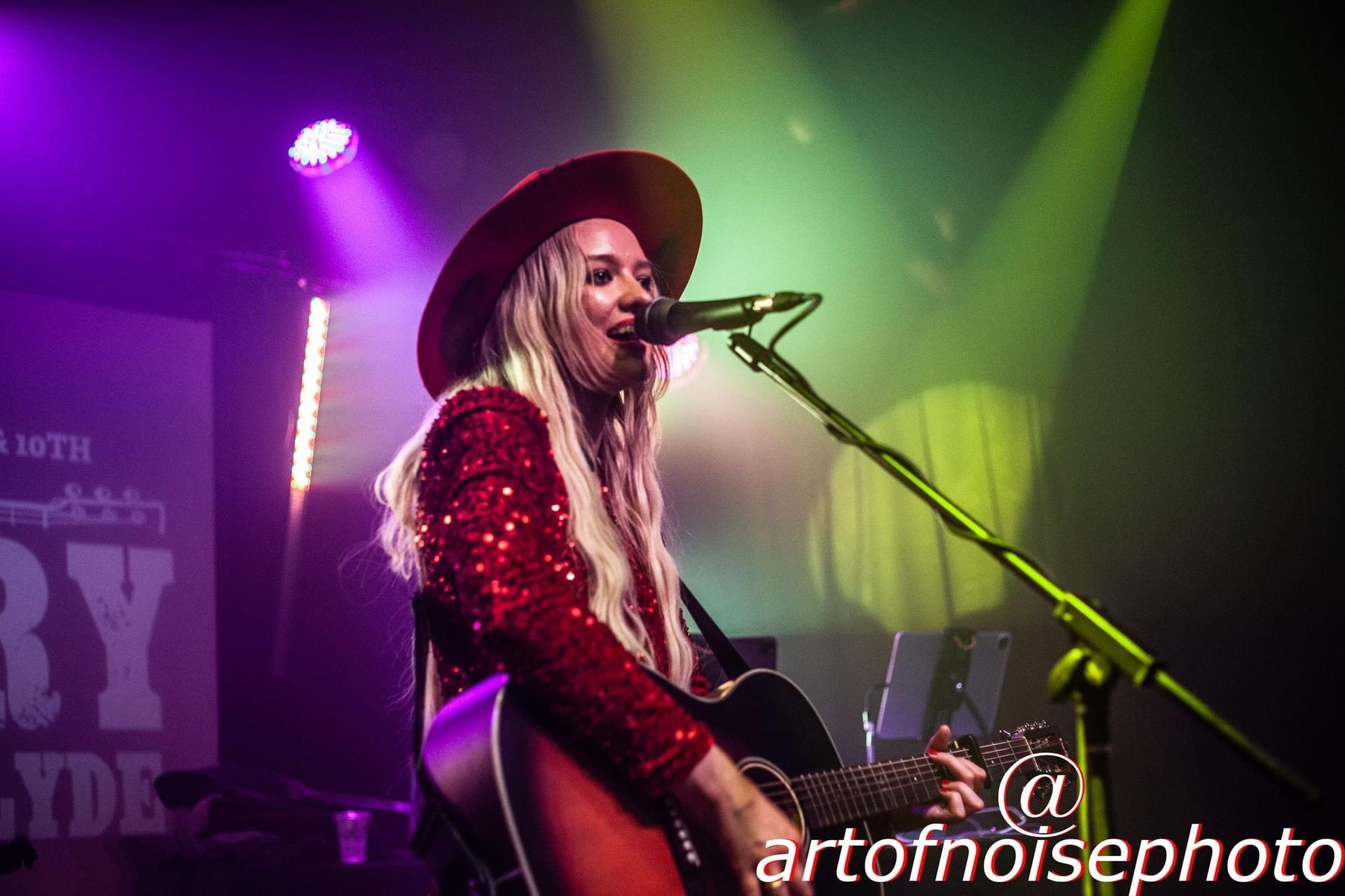 About Robyn Red | Singer Songwriter