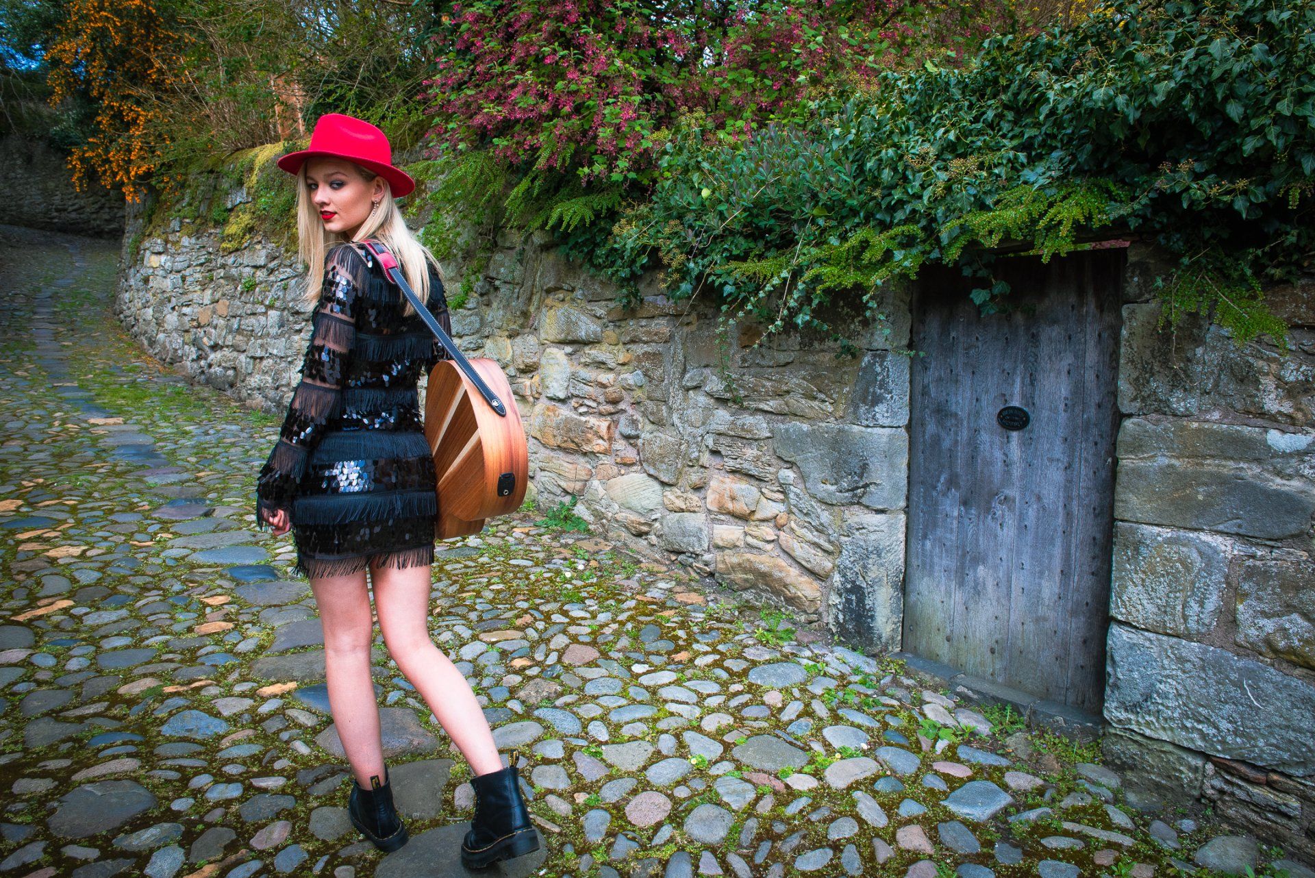 Robyn Red | Singer Songwriter | Listen now