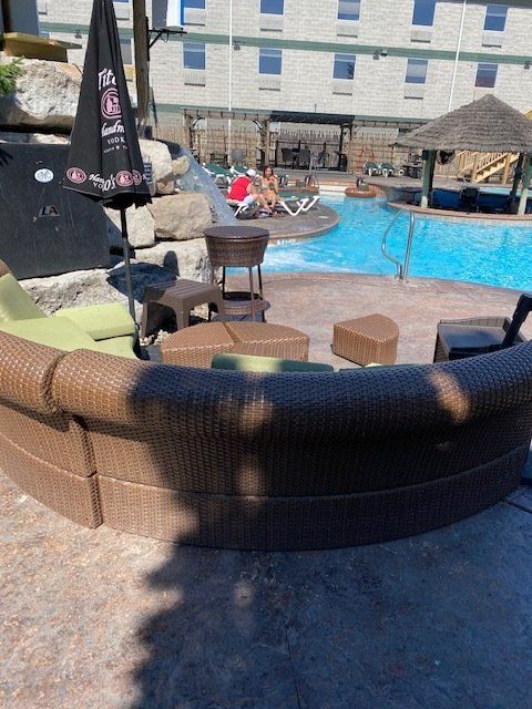 Mist Pool Bar \ Commodore Resort \ Put-In-Bay, OH