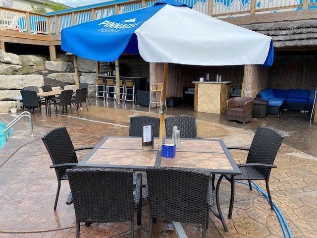 Mist Pool Bar \ Commodore Resort \ Put-In-Bay, OH