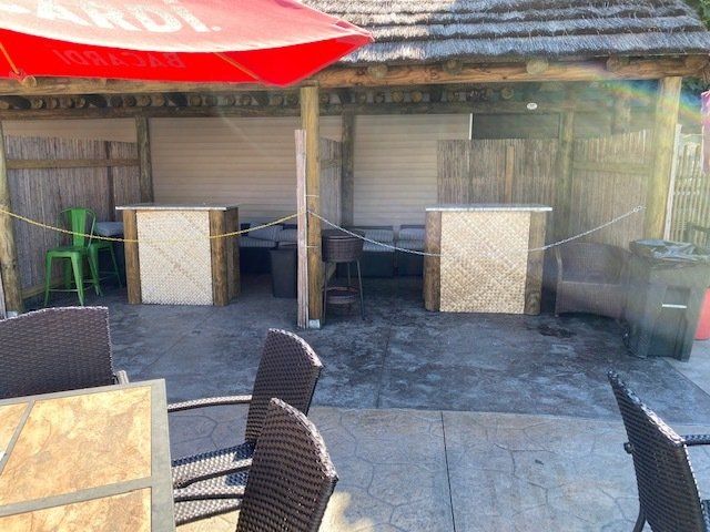 Mist Pool Bar \ Commodore Resort \ Put-In-Bay, OH