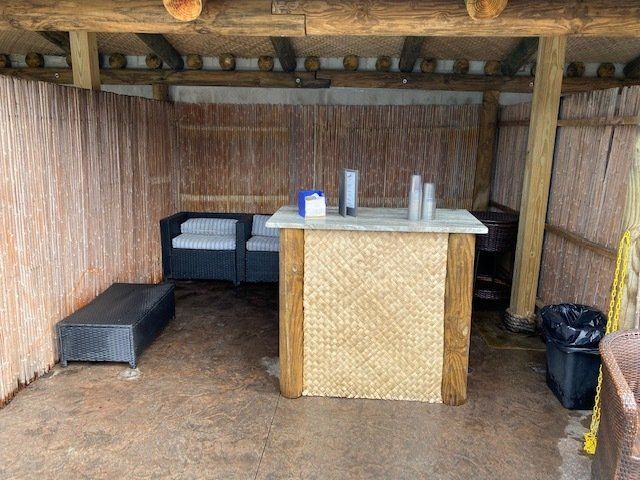 Mist Pool Bar \ Commodore Resort \ Put-In-Bay, OH