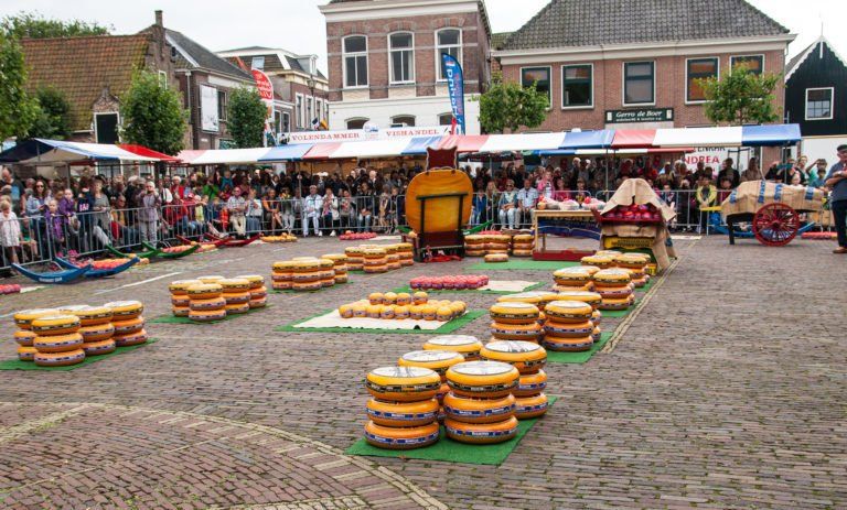 De geschiedenis van de kaasmarkt - het verleden en het heden.