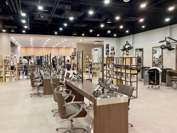 Hairdressing school store