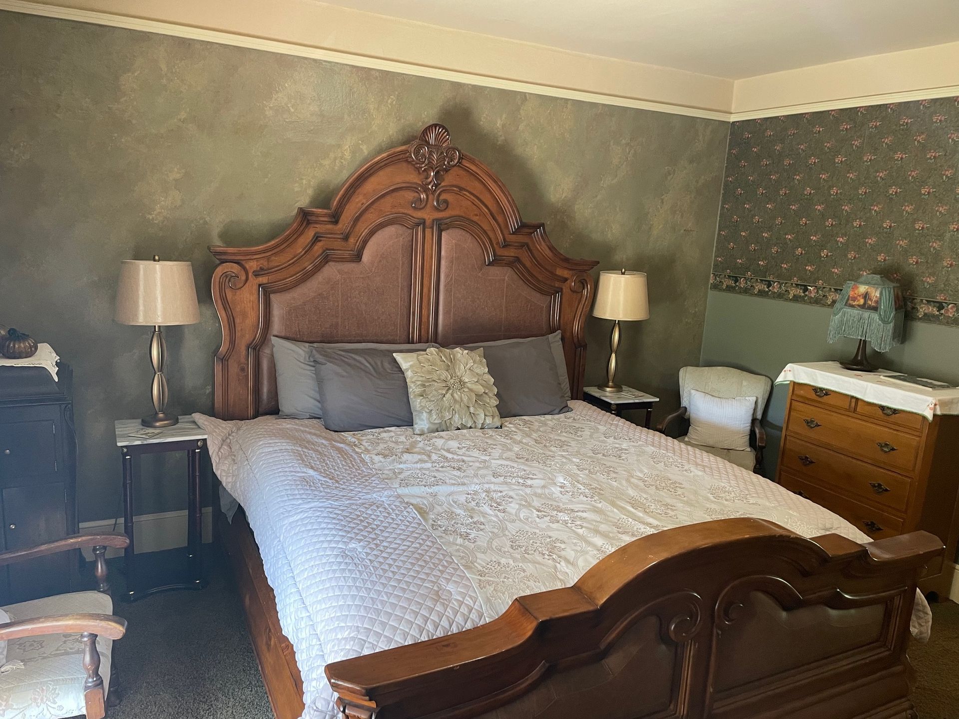 Coos Bay Manor Bed & Breakfast - Rooms