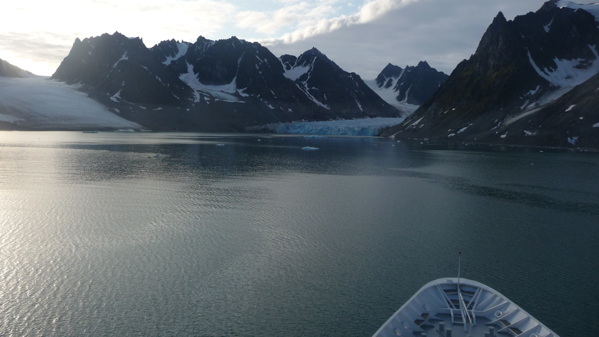 Top Boat Tours in Svalbard: September Adventures on the Arctic Waters