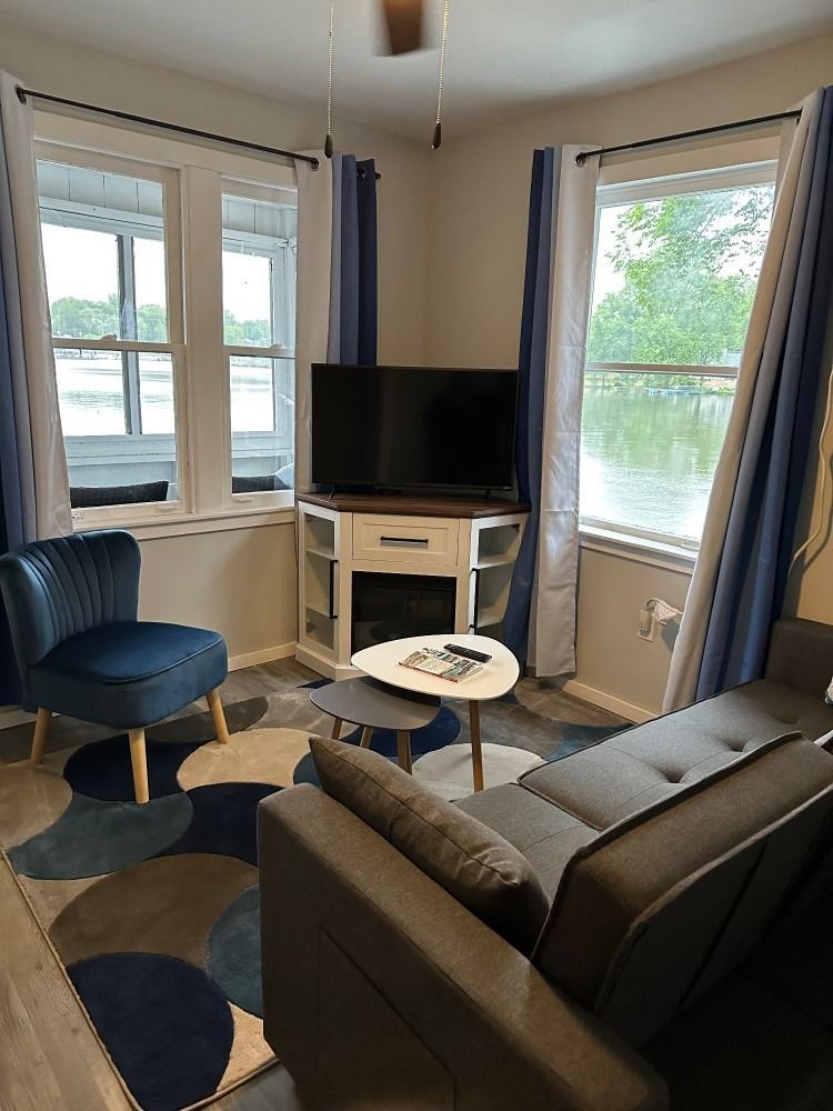 Lake Shafer Resort | Stunning Lake Views | Rooms