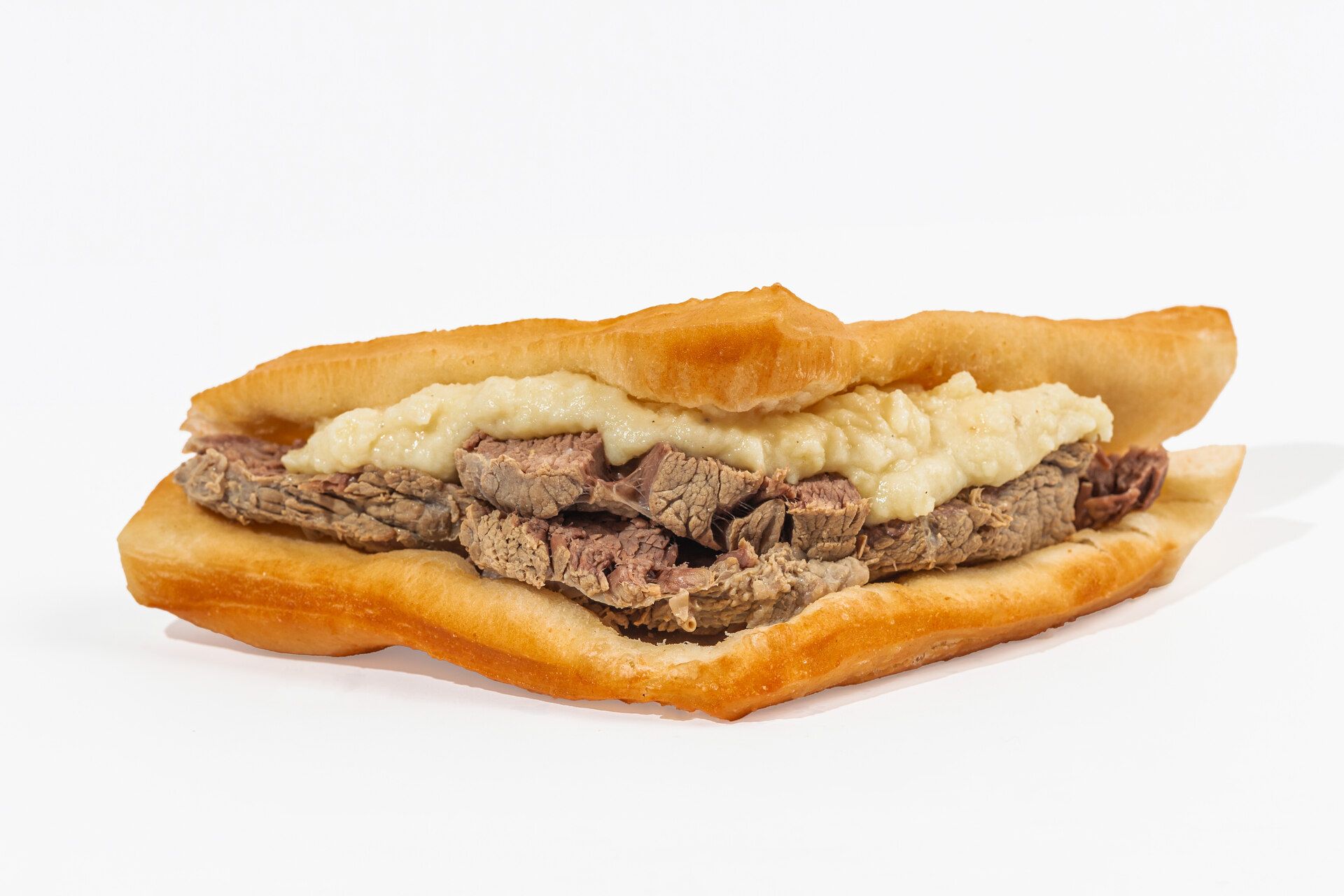 Crescentina fritta al bollito: un’esplosione di sapori da Indegno