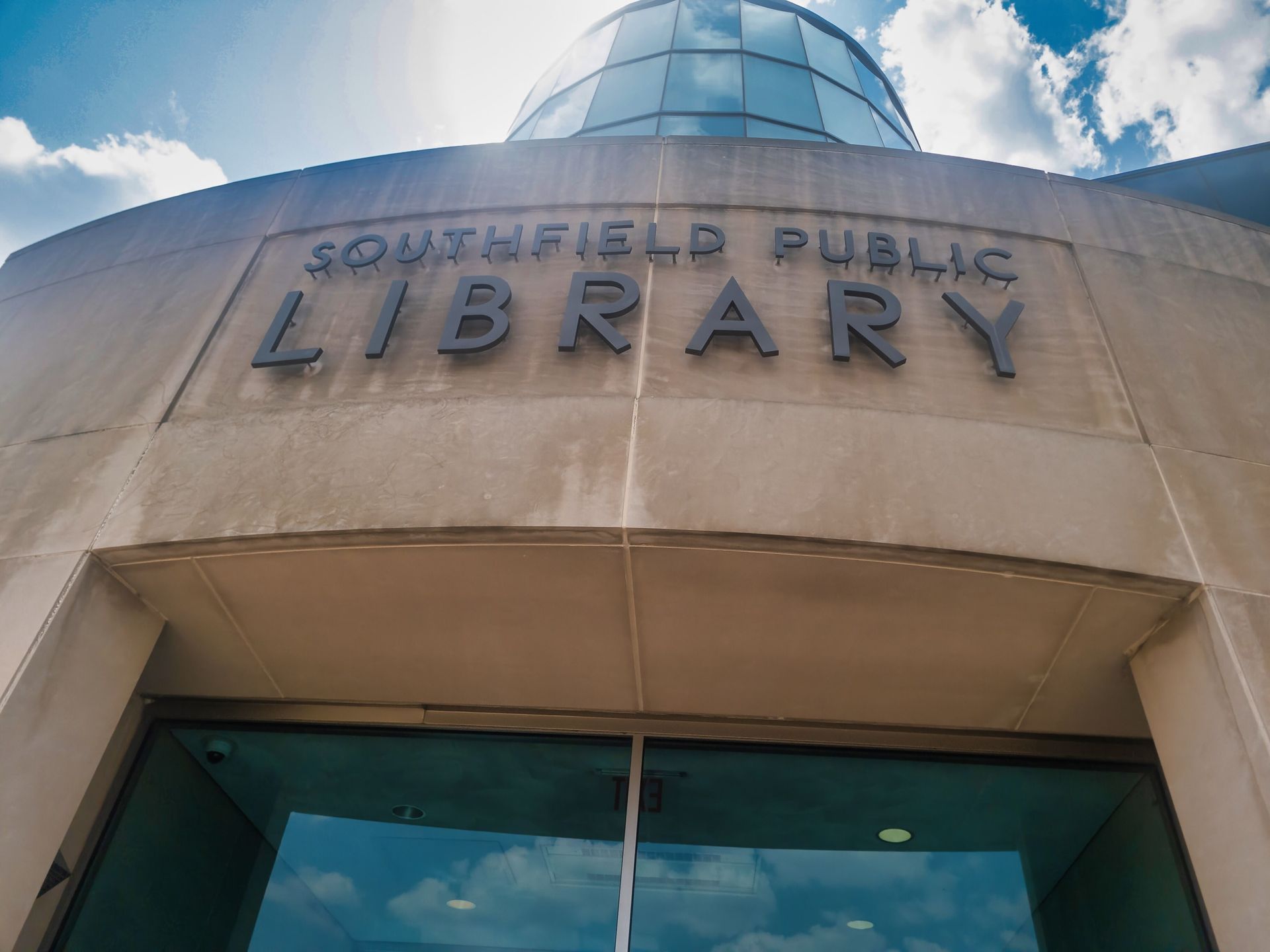 Home | Regal Towers Apartments - Southfield, MI