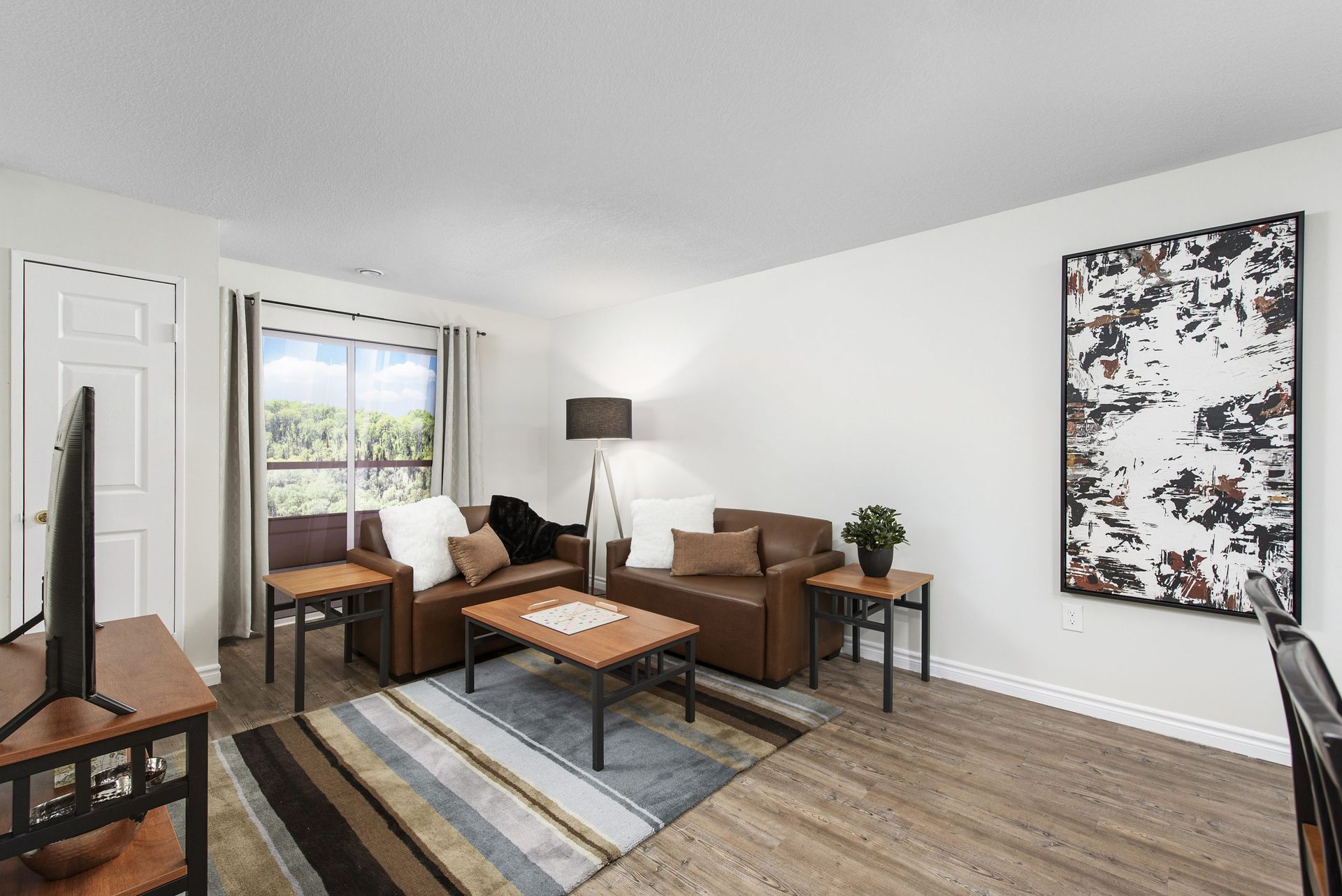 Fully Furnished Student Bedrooms | Collegeview Commons