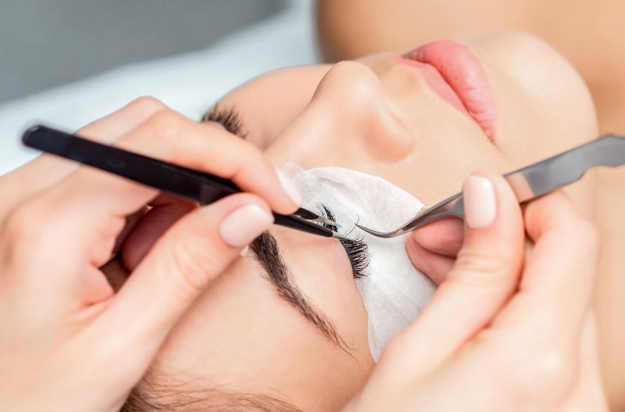 Classic Vs. Volume Eyelash Extensions: Which Is Right for You?