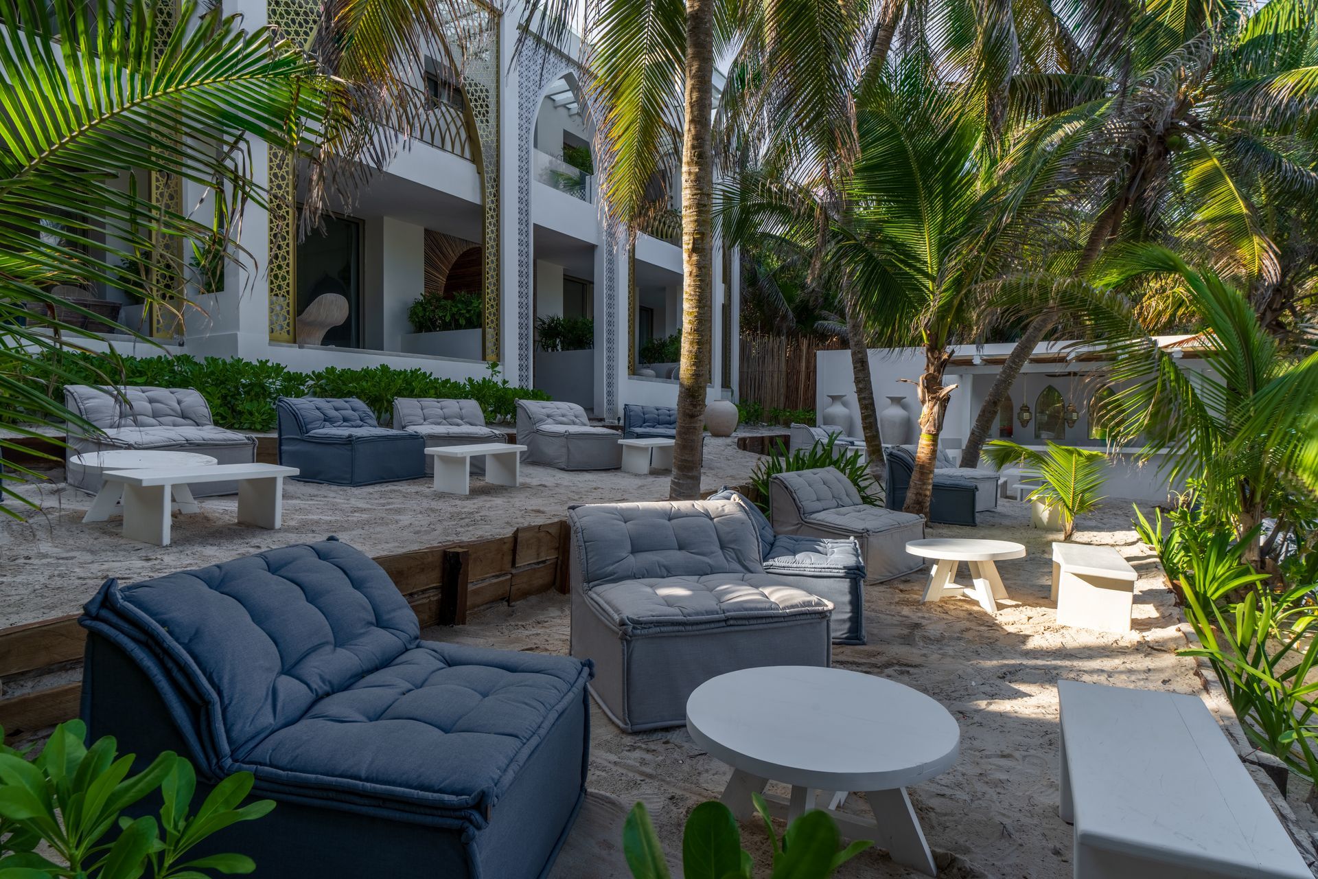 "Refugio de Lujo Marroquí en la Playa | Sana Tulum"