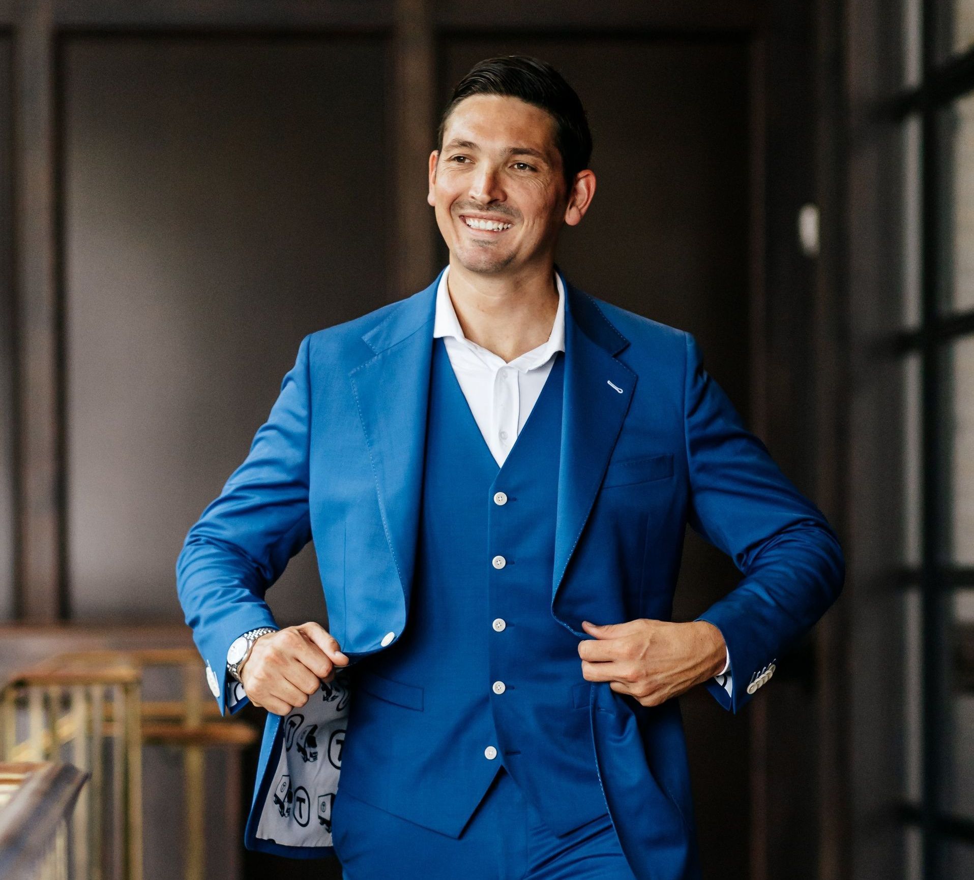 Tweeds Custom Suits | Custom Clothier in Orlando, FL