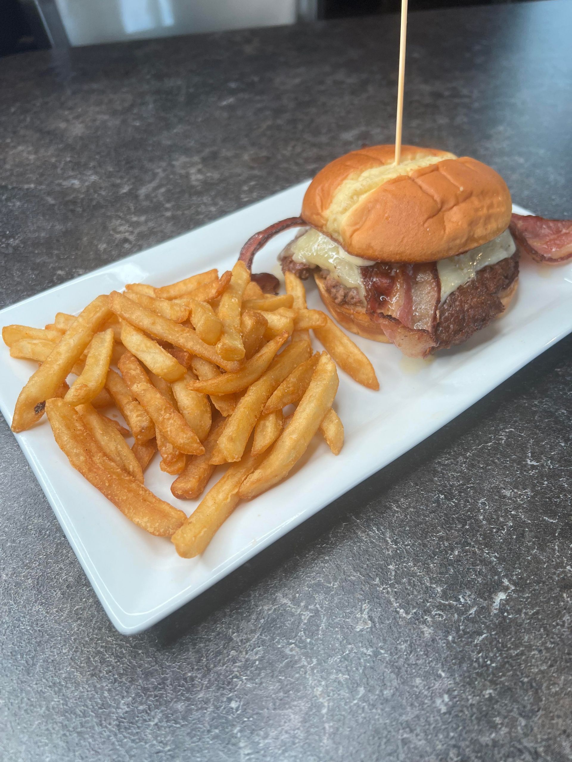 Uncle Larry's Rustic Inn | Pike Lake Hartford Wisconsin