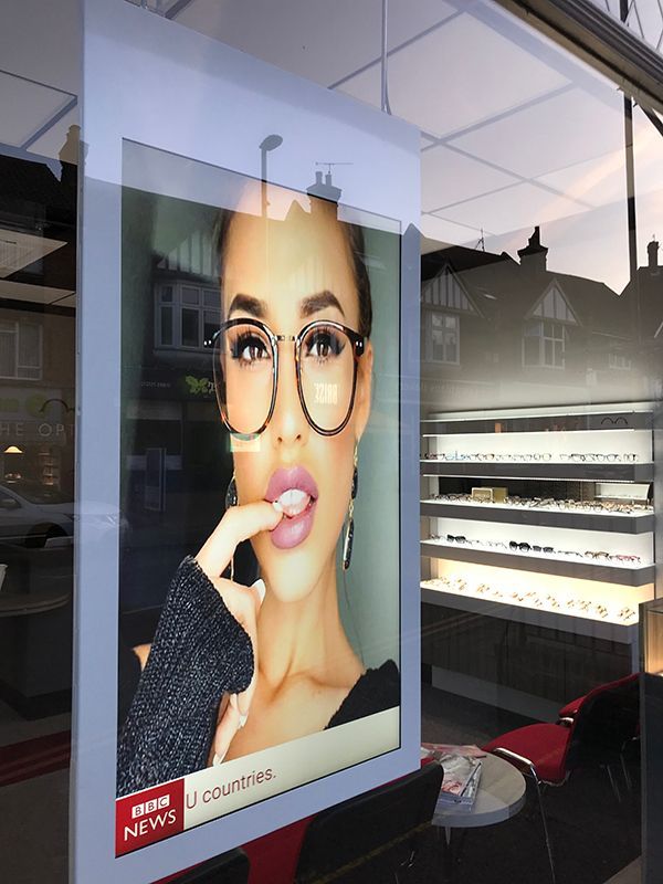 Double-Sided Window Displays 43-55 | Display Components | UK