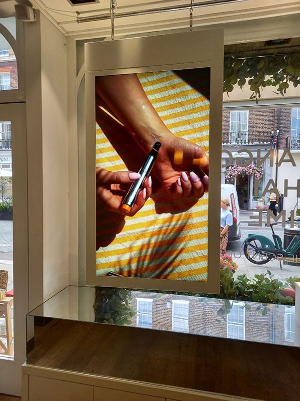Double-Sided Window Displays 43-55 | Display Components | UK