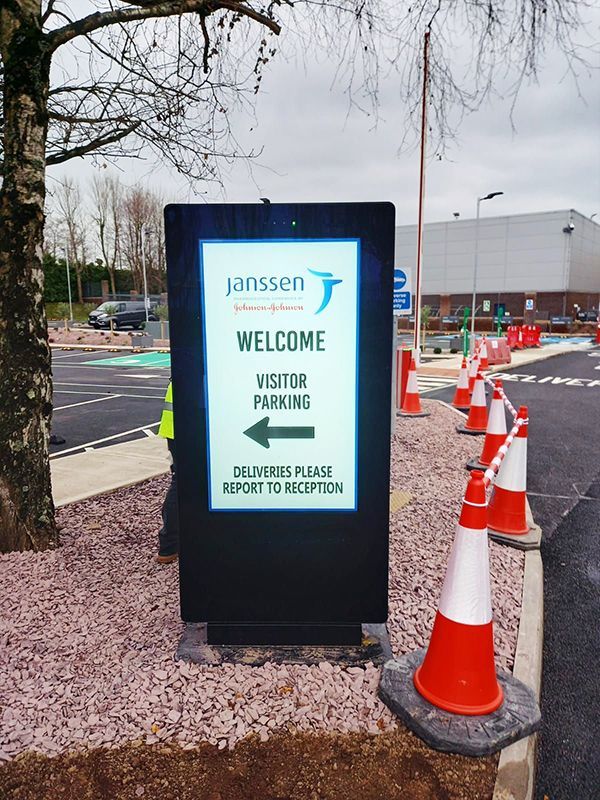 Freestanding Outdoor Digital Poster 43"-65" | Display Components