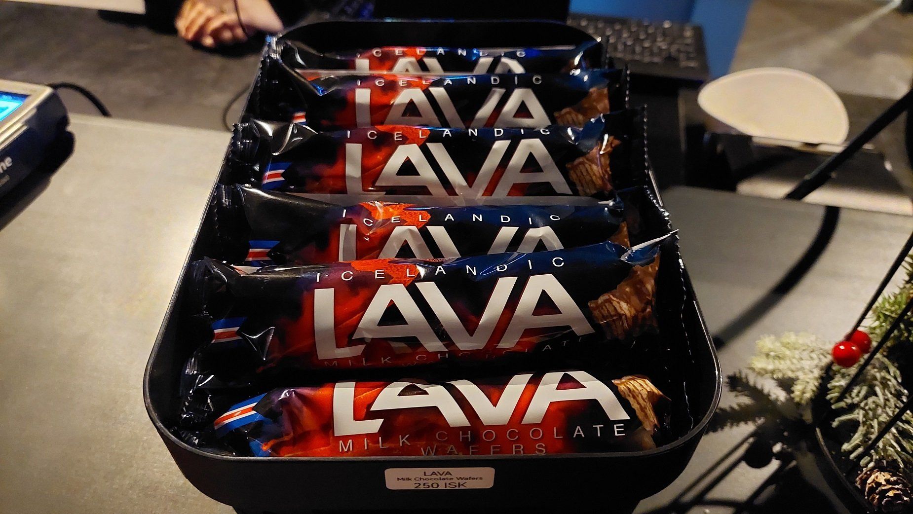 世界で唯一本物の溶岩が流れ出てくるショー、LAVA Show!1000度の高温で流れ出てくる溶岩を間近で見ることができるレアもの