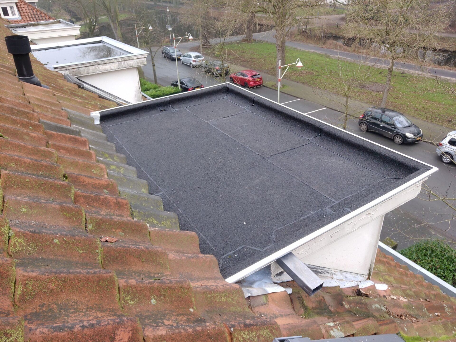 Hoe lang gaat bitumen dakbedekking mee? Uitleg + TIP GRT Dakwerken