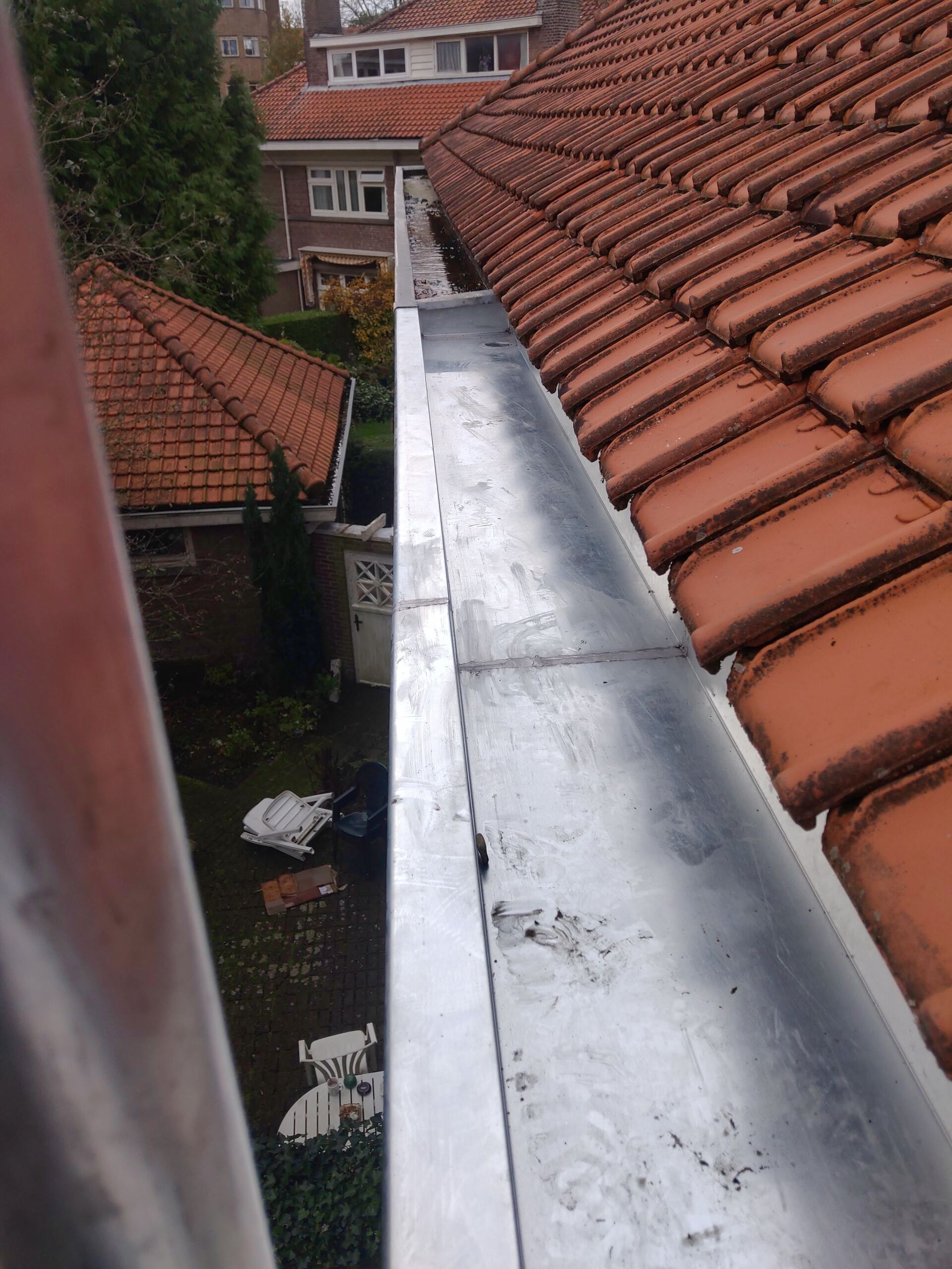 Wie repareert dakgoten? GRT Dakgoten reparatie specialisten