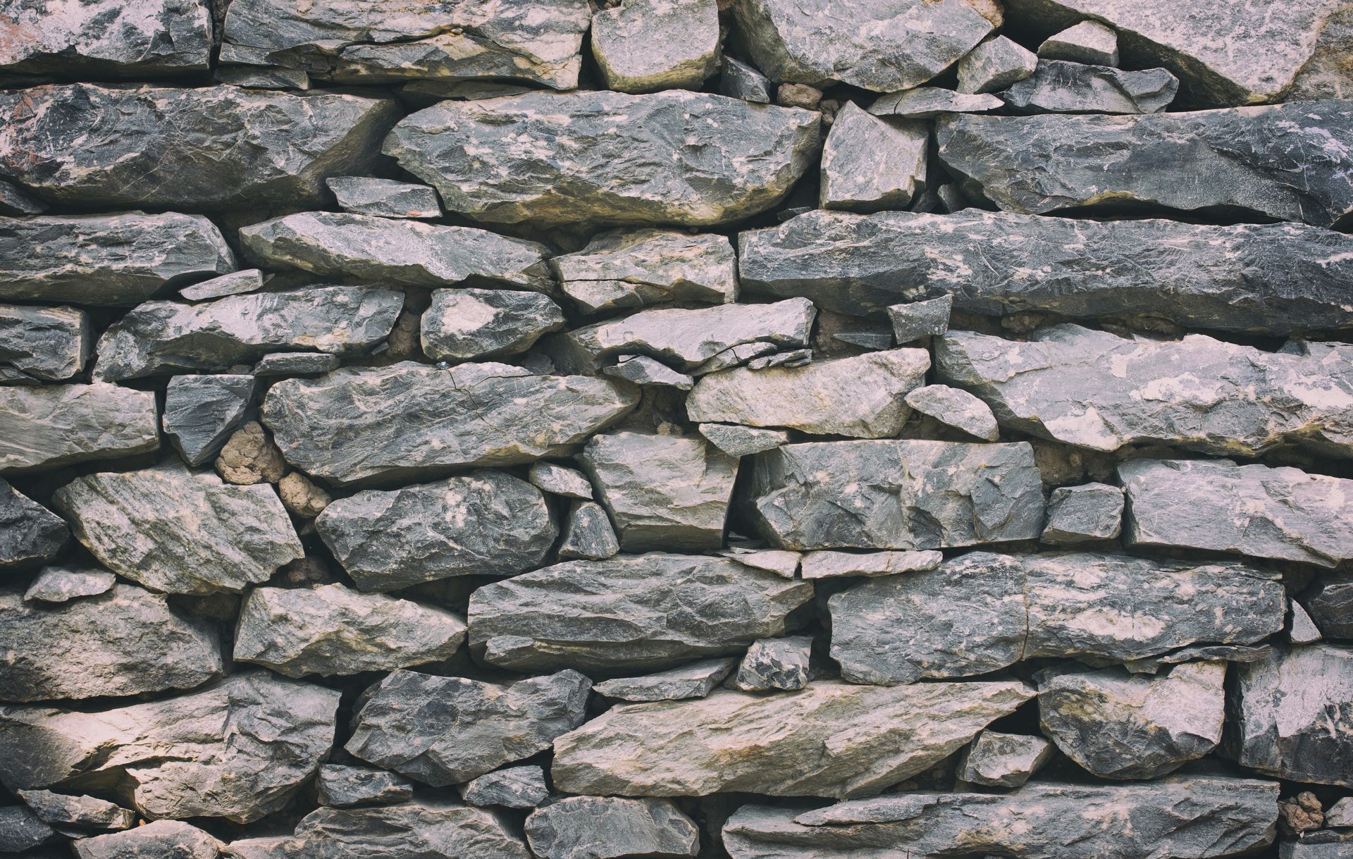 Mastering Masonry: The Art and Craftsmanship Behind Natural Stone Masonry