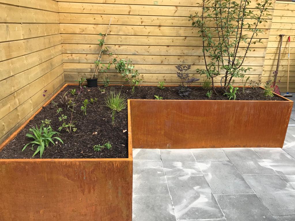 Cortenstalen borders en plantenbakken | Bos Tuin & Staal