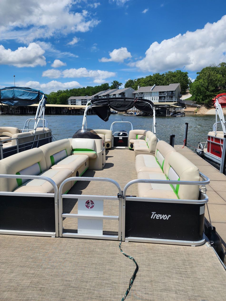 Dirty Duck Boat Rentals : Lake of the Ozarks