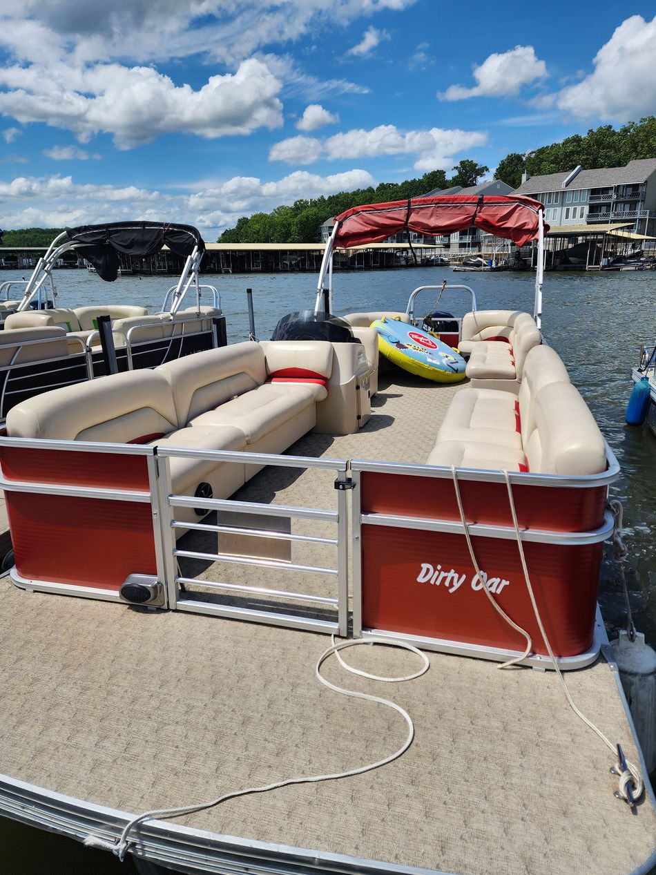 Dirty Duck Boat Rentals : Lake of the Ozarks