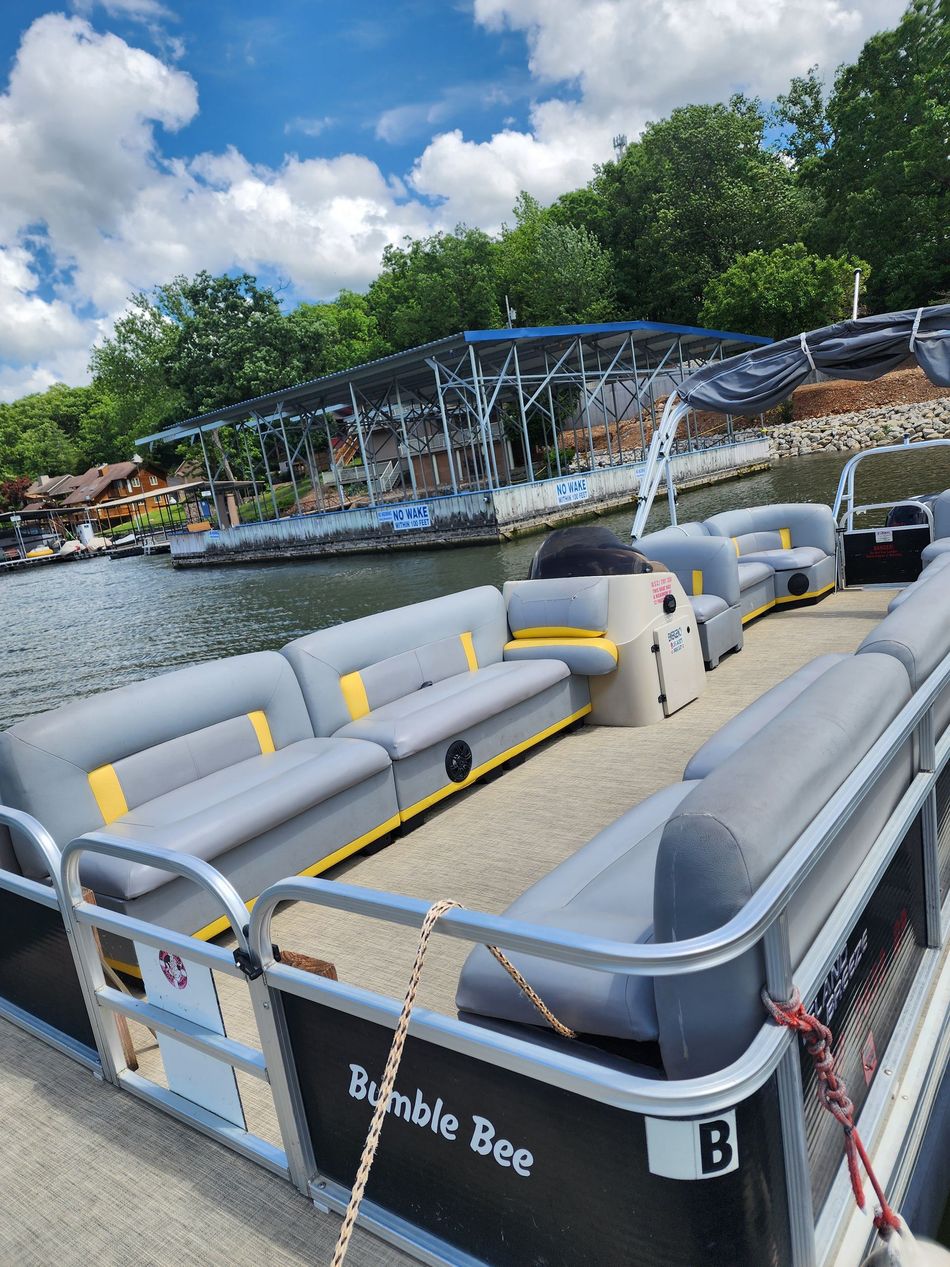 Dirty Duck Boat Rentals : Lake of the Ozarks