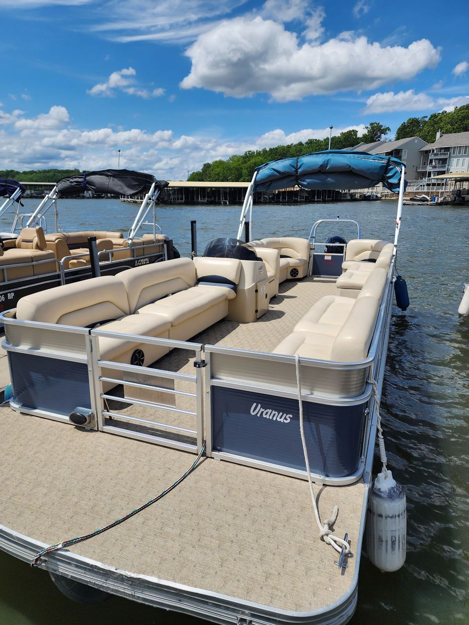 Dirty Duck Boat Rentals : Lake of the Ozarks
