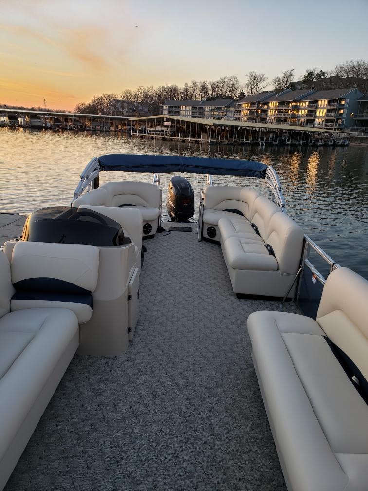 Dirty Duck Boat Rentals : Lake of the Ozarks