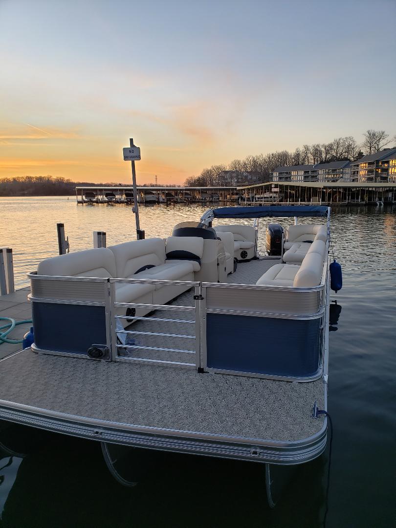 Dirty Duck Boat Rentals : Lake of the Ozarks