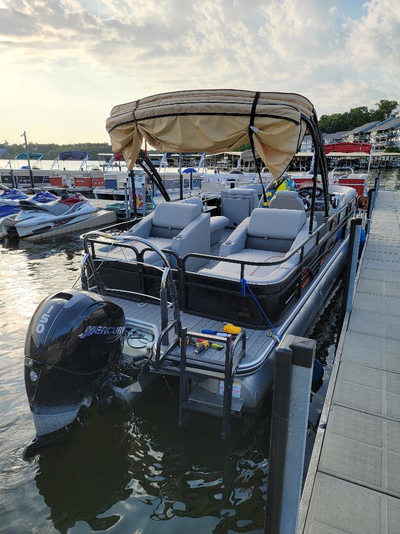 Dirty Duck Boat Rentals : Lake of the Ozarks