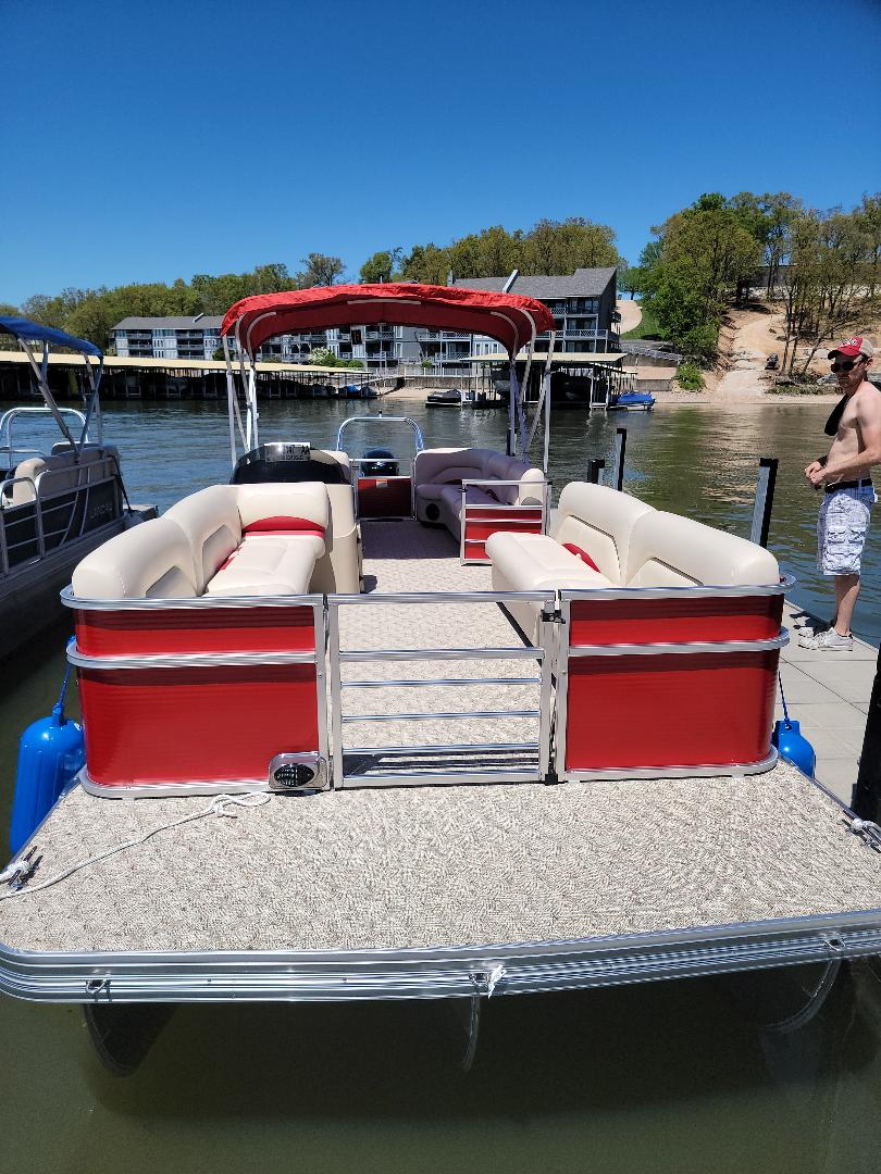 Dirty Duck Boat Rentals : Lake of the Ozarks