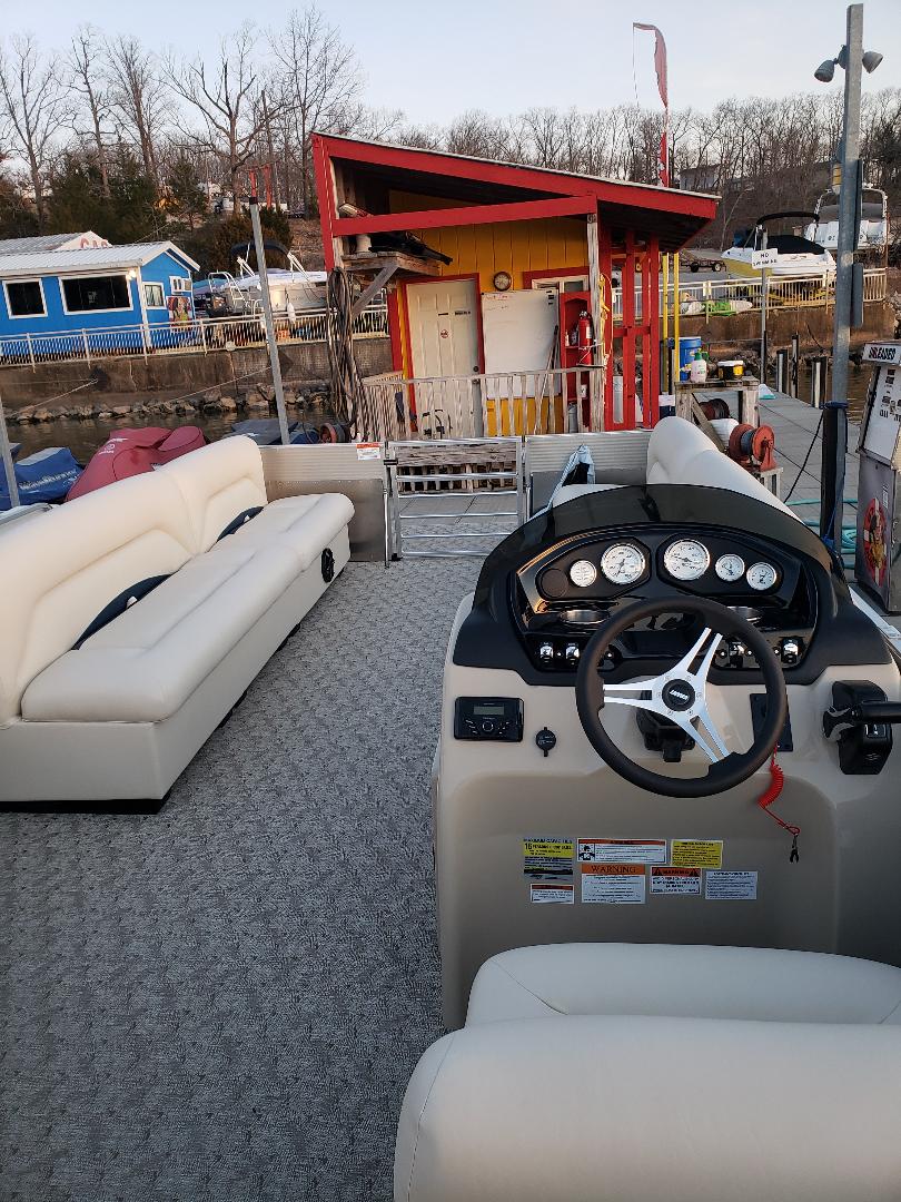 Dirty Duck Boat Rentals : Lake of the Ozarks