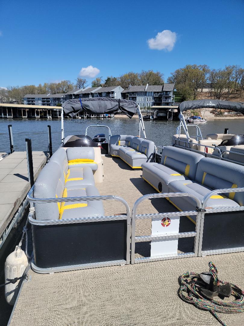 Dirty Duck Boat Rentals : Lake of the Ozarks